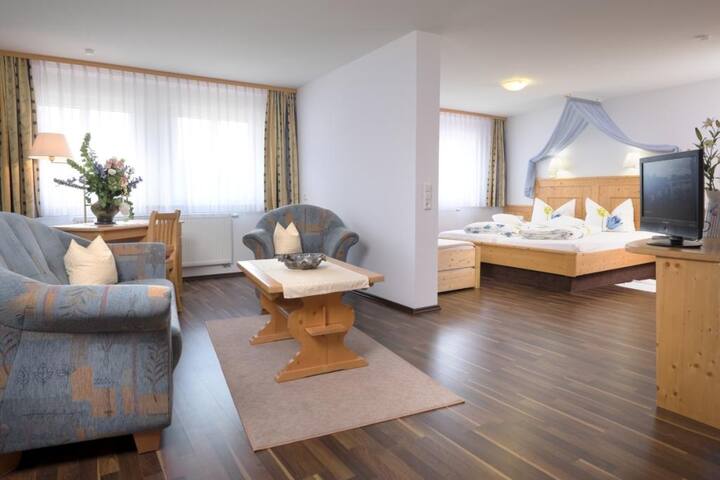 Landhotel Gasthaus Sonneneuhäusle, (St. Märgen), Nr. 03, 06 - Komfort-doppelzimmer - Titisee-Neustadt
