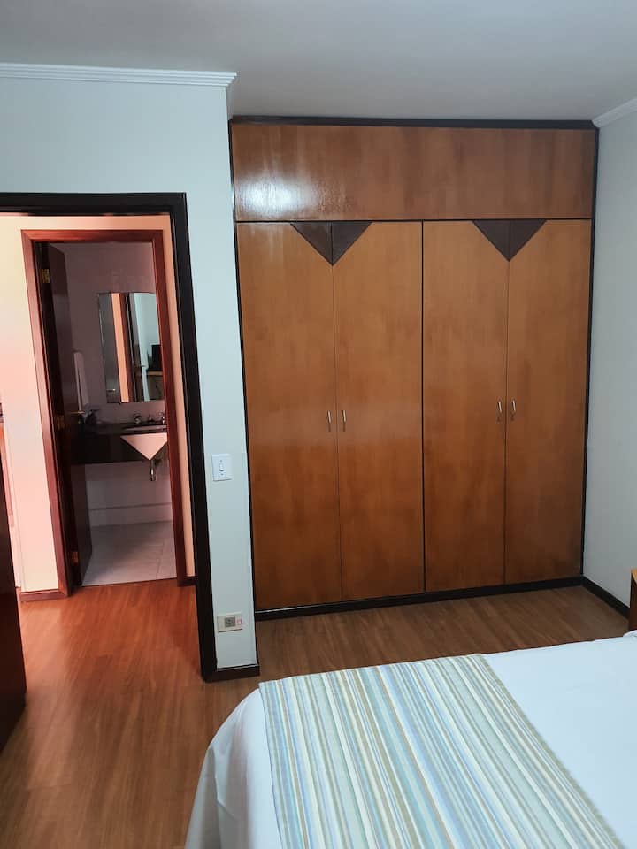 Apto 108 - Amplo Apto Próximo Ao Bairro Batel - Paraná (estado)