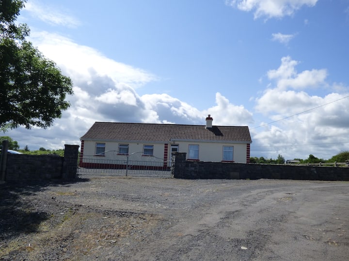 Lakeview Cottage (Eircode: F23 V978) - Castlebar