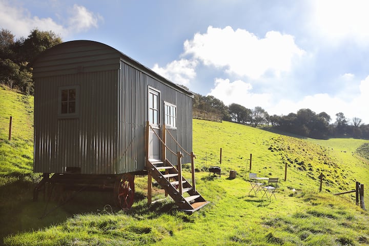 Ploughman's Retreat - Stunning Vintage Hut - Kent