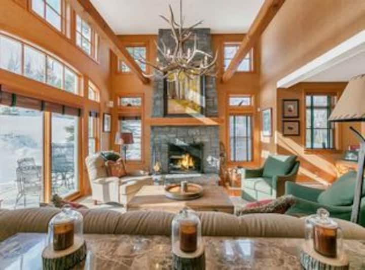 Luxury Ski In/out House - Stratton, VT