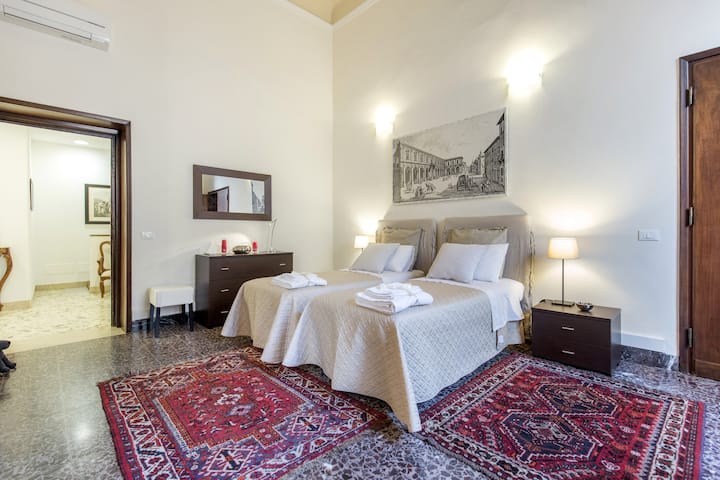 Apartment Two Steps From The David - Italy