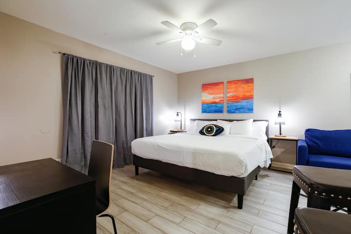 The Heart Of Montrose 2 | Downtown Medical Center - Greenway Plaza - Houston