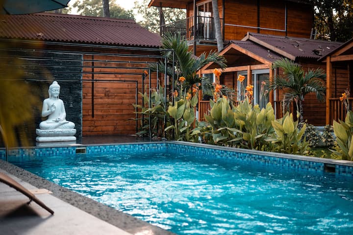 Riverside Luxury Wooden Cottage With Bathtub - Goa