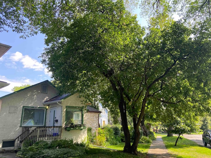 Updated Coziness At Polo Park - Winnipeg