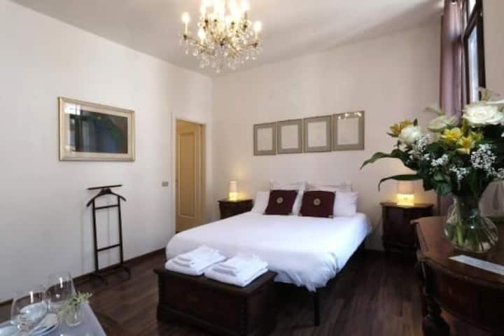 Room In Rialto In Ancient Palace On The Canal - Venice