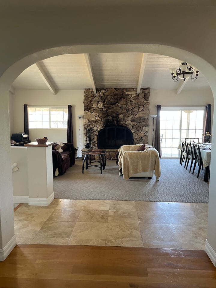 25 Guests/3 Bedrooms/3 Bathrooms/2 Large Rooms - Fallbrook, CA
