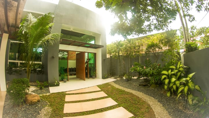 Contemporary Pool Villa - Cebu City