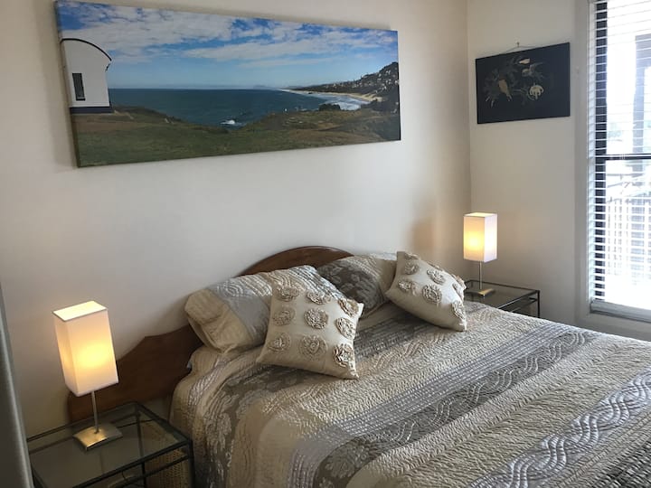 Beds On Bent - Tuncurry