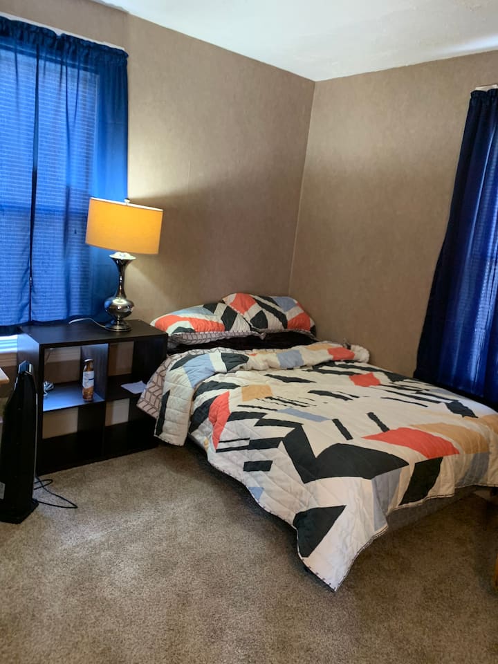 Clean 1 Private Bed Room With Comfy Full Bed - Manchester, NH