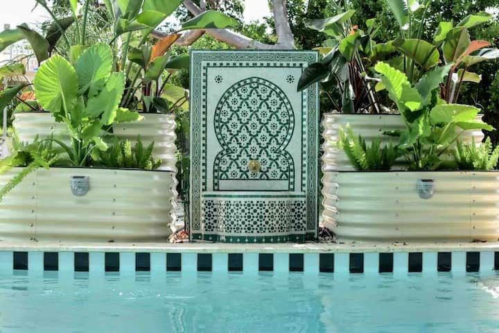 Seaside Bungalow, Ocean Peek-a-views In Key Largo - Florida