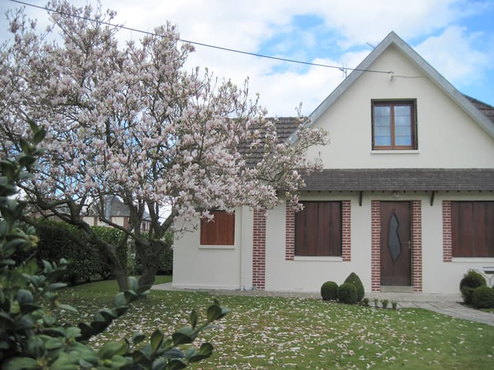 A Proximité Dieppe Le Clos D'aval " Le Paulownia" - Haute-Normandie