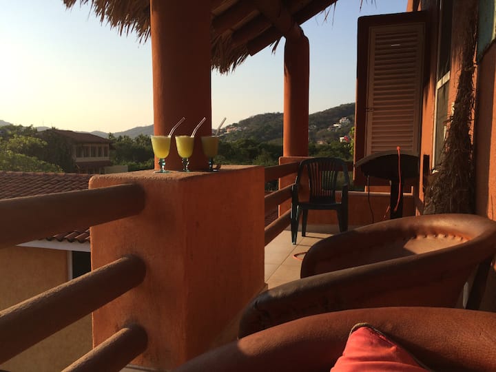 Spacious Breezy Condo On Beautiful Playa La Ropa - Zihuatanejo
