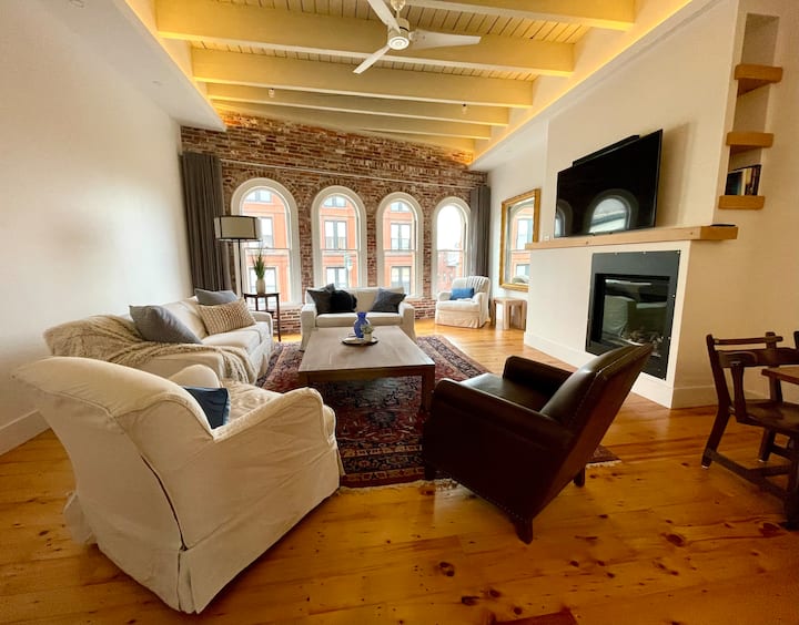 Stunning Luxury Apt/arts Dist/sleeps8 - Portland, ME