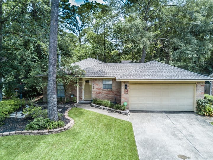 Clean, Quiet, & Cozy Home In The Woodlands! - The Woodlands, TX