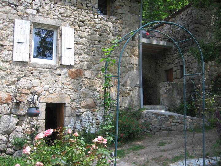 Gîte En Bordure D'une Forêt De Châtaigniers - Antraigues-sur-Volane