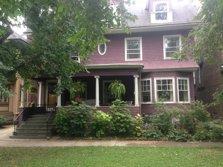 Spacious Home In Elmwood Village-best Location - Buffalo, NY