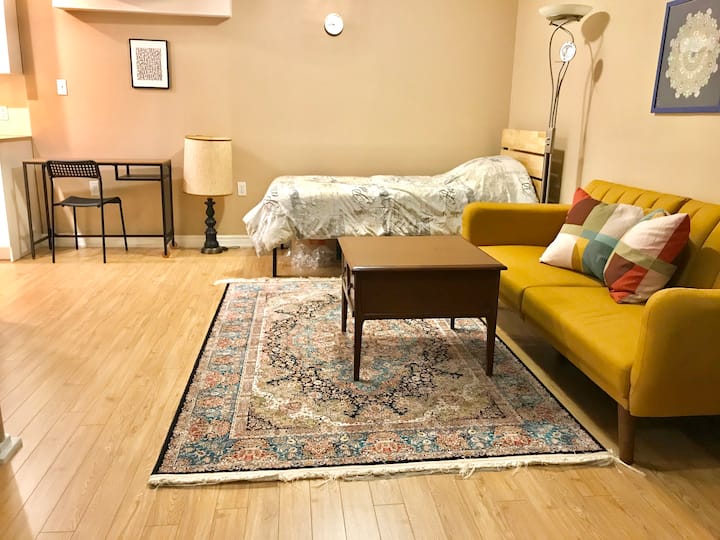 Cozy Private Guest Suite With Separate Entrance - Burlington