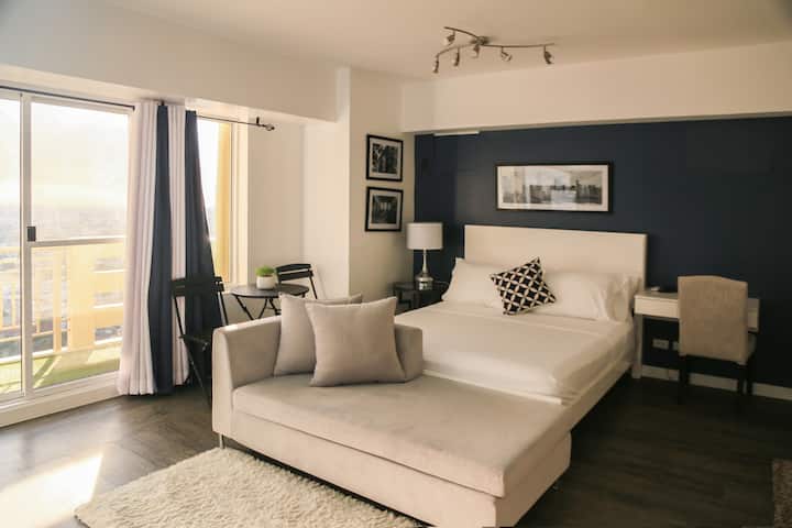 Urban Edgy Home W/ Parking W/ Net - Quezon City
