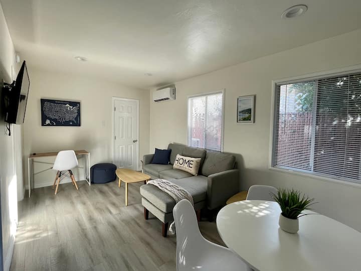 Cozy Renovated Home W/ Backyard - Orange County, CA