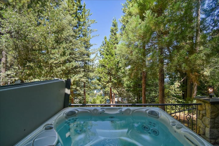 Paradise Point- Lakefront Luxury W/ Hot Tub & Ac - Lake Arrowhead, CA