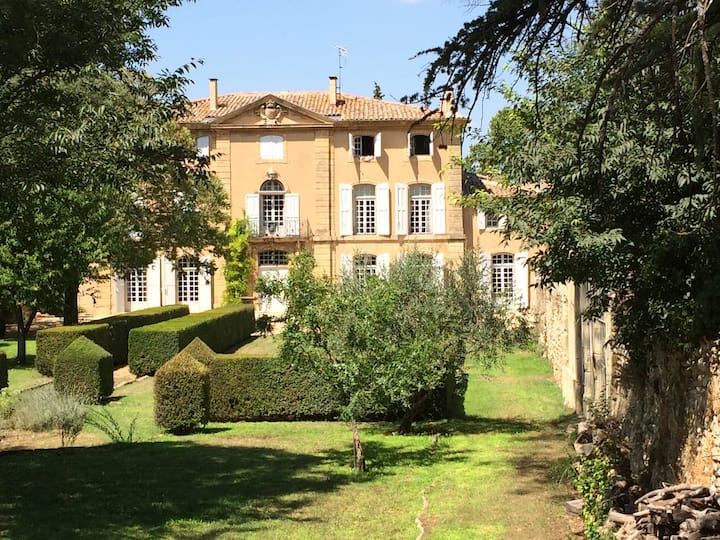 Une Bastide Dans La Campagne Aixoise - 엑상프로방스