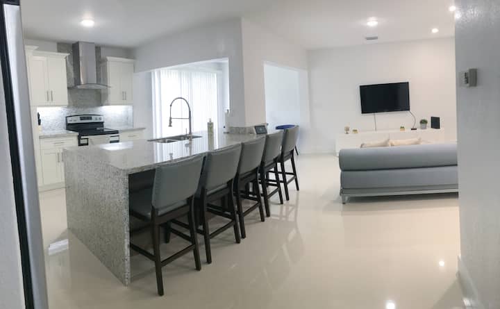 New Miami Townhouse On Lake Su For Families 3bd, 1bth, 5 Per - Palmetto Bay, FL