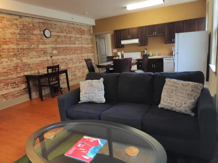 Renovated Apt Free Wifi &Paid Parking - Baltimore, MD