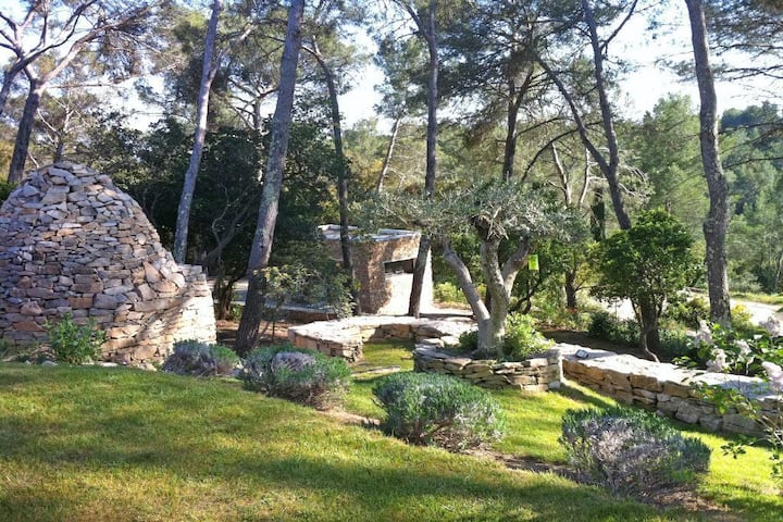 Villa De Prestige En Forêt Proximité Ville - Nîmes