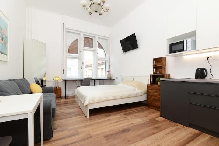 Atta Lovely Downtown Studio, Bright And Cosy - Budapest