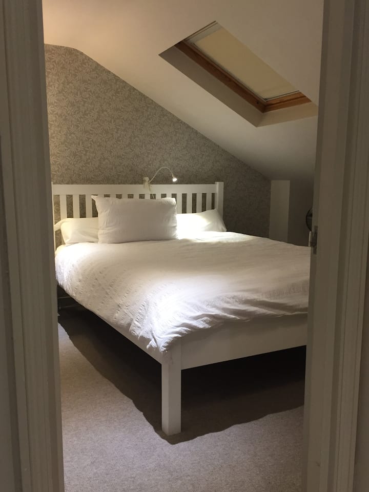 Chambre Mansarde Et S.d.b Bien Aménagés - Chelsea