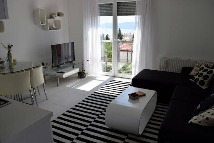 Rijeka: Charming Apartment With Sea View & Parking - Rijeka