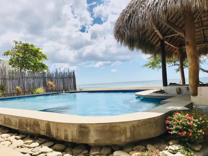 Waves & Dreams, Swim-up Bar & Hotel - Nicaragua