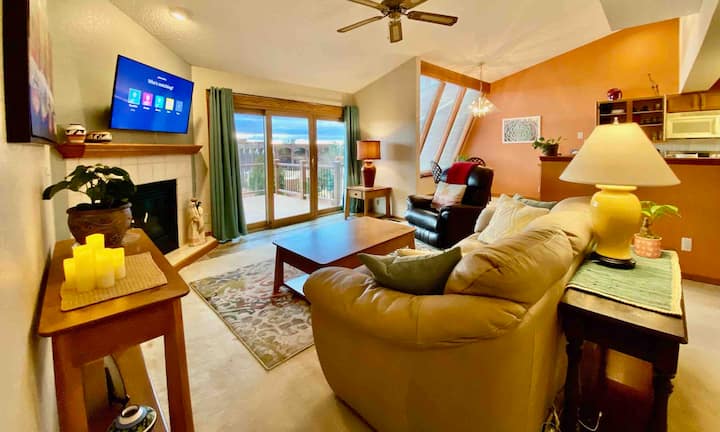 Luxury Townhouse Living - Lakewood, CO