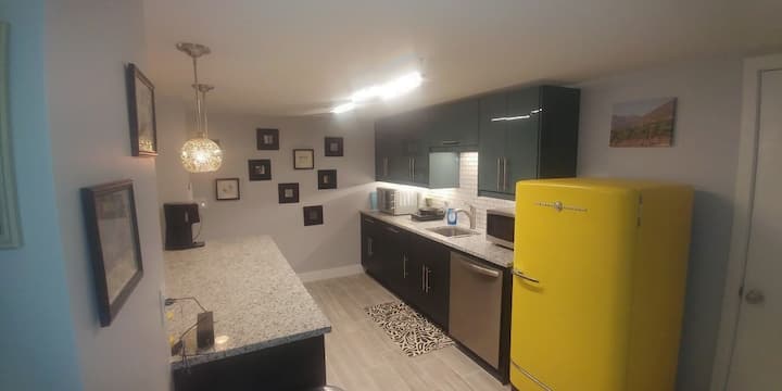 Downtown Retro Retreat - Charlottesville, VA