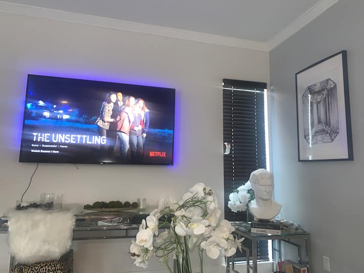Modern And Chic Townhome Near Lax - Gardena, CA