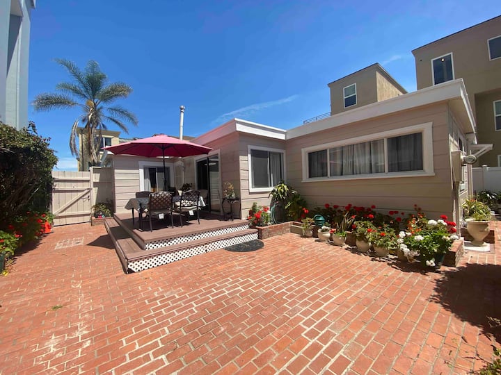 Beach Cottage With Courtyard - San Diego, CA