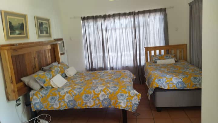 Royal Karoo Cottage - Beaufort West