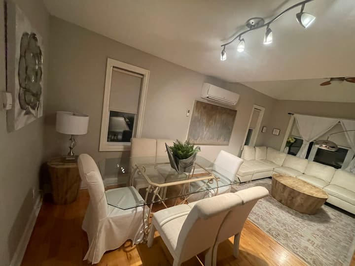 King Bed, Huge Room, New 65” Tv, Kit, Dr, Lr, W&d - Nova Scotia