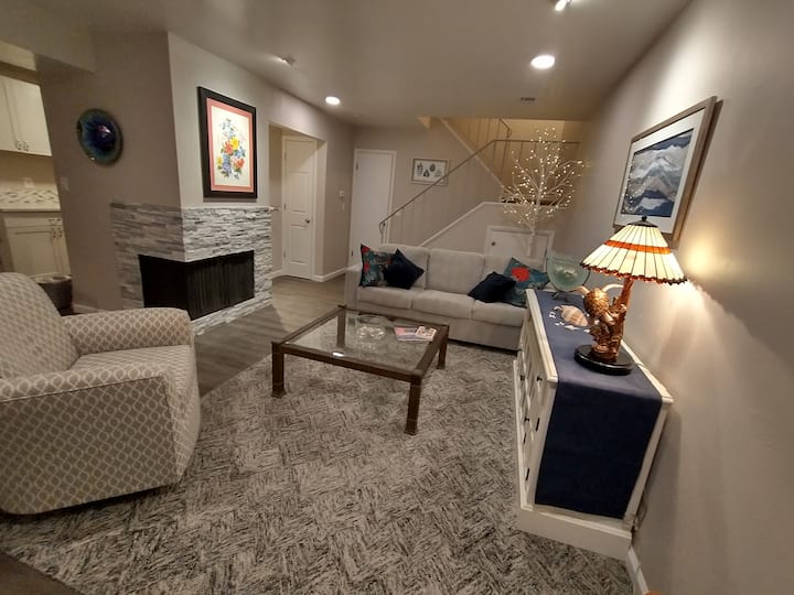 Spacious Living On Lake Arbor Golf Course - Westminster, CO