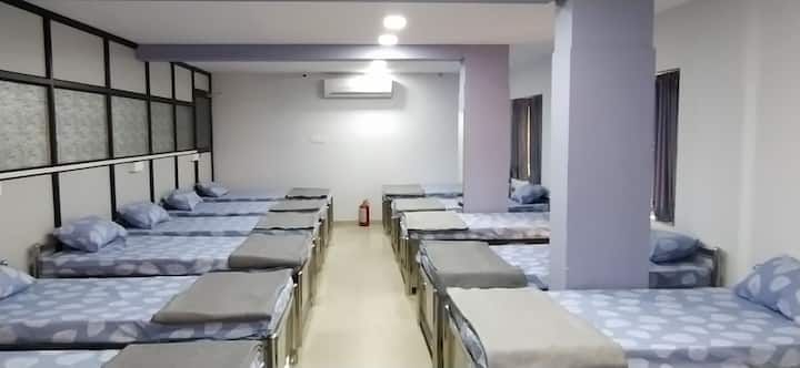 Shiv Sai Dormitory At Alkapuri Vadodra - 바도다라