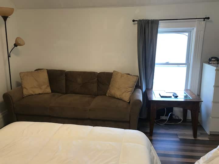 Two Full Size Beds. Private Bathroom And Kitchen. - Syracuse, NY