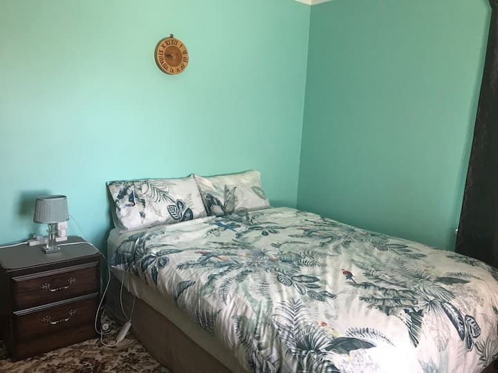 Lovely And Spacious Bedroom - Geraldine