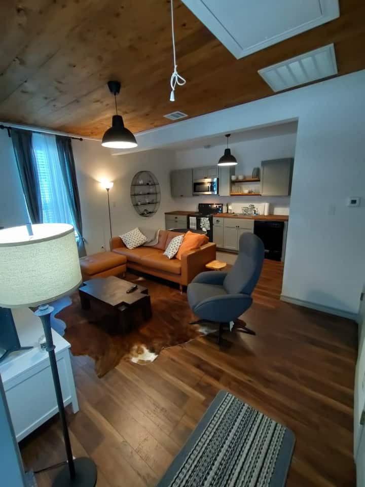 Adorable Tobin Hill Bungalow Close To "Everything" - San Antonio
