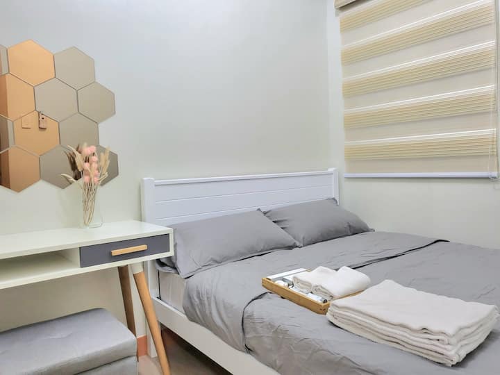 B&z Trees Residences Staycation 2br With Pool View - Quezon City
