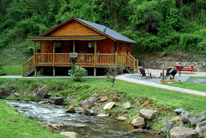 Squirrel's Nest At Lands Creek Log Cabins - Bryson City, NC