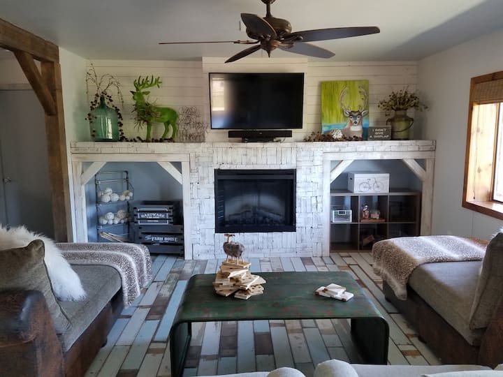 Interior Designer Farm-style Living In The Pines - Prescott, AZ