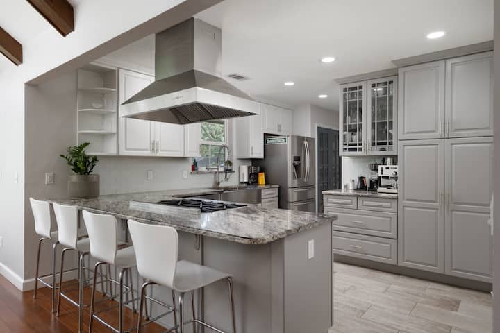 Game Day + Grads I Walk To Stadium I 3br | Parking - Gainesville, FL