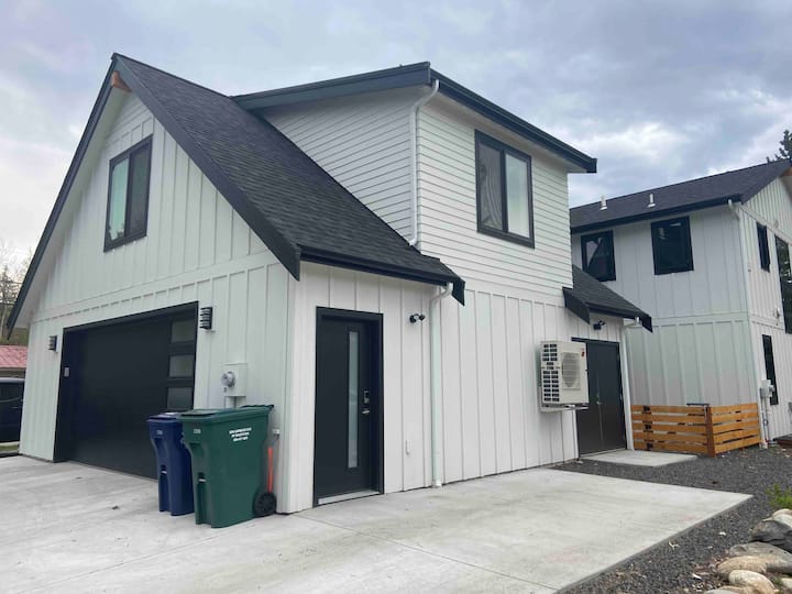 Brand New 1-bedroom Adu Downtown - Coeur d'Alene, ID