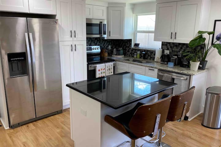 Great House W/ Huge Yard! Close To Dt! - Austin, TX